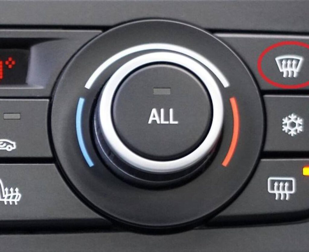 Descubre cómo funciona el botón desempañar luna delantera en tu Citroën